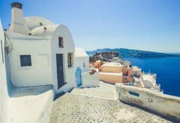 Η ΟΜΟΡΦΗ ΣΑΝΤΟΡΙΝΗ ΤΗΣ… ΚΑΡΑΝΤΙΝΑΣ – Santonews